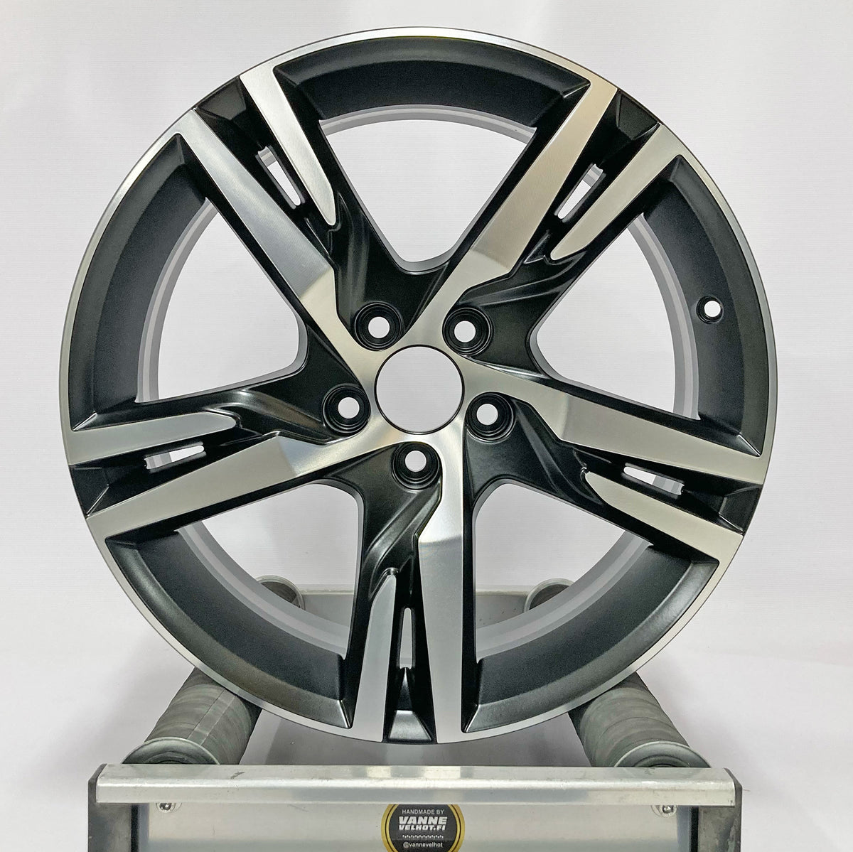 31445812 18"x7,5" Volvo vaihtovanne - ET 50,5 - jako 5x108 - keskireik ...